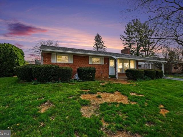 1131 Apple Dr, Mechanicsburg, PA 17055