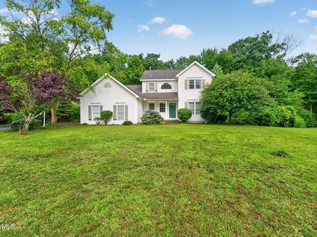 1131 Clute Crest Ln, Niskayuna, NY 12309