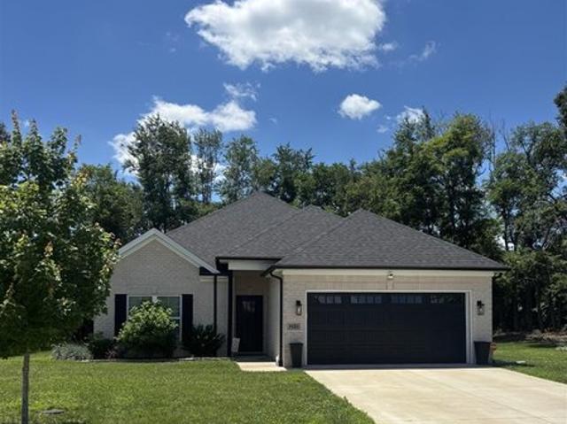 1131 County House Ln, Bowling Green, KY 42101