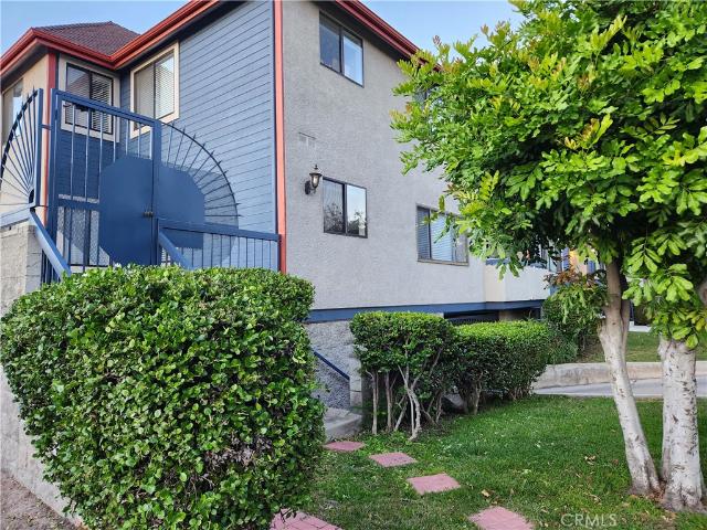 1131 E Doran St, Unit 105, Glendale, CA 91206 | MLS #GD26078 | Compass