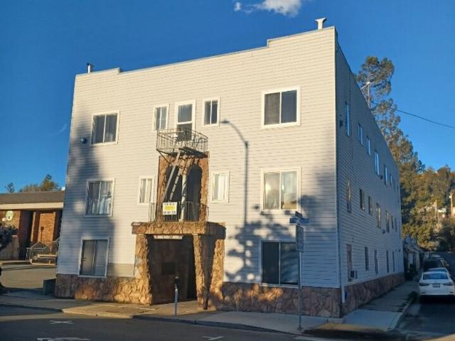 1131 Pine St