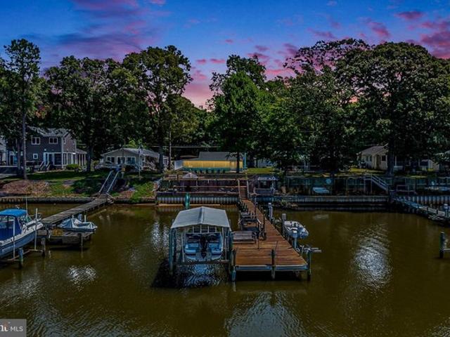 1131 Point Anne Dr, Hartfield, VA 23071