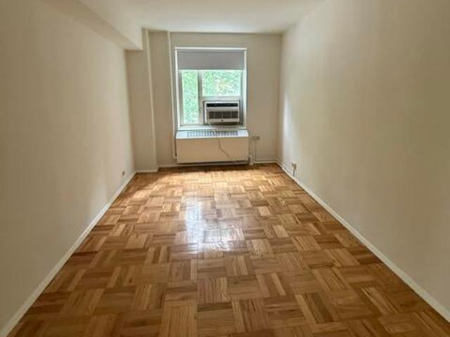 #1131 Primary bedroom available in this 3 bed/1