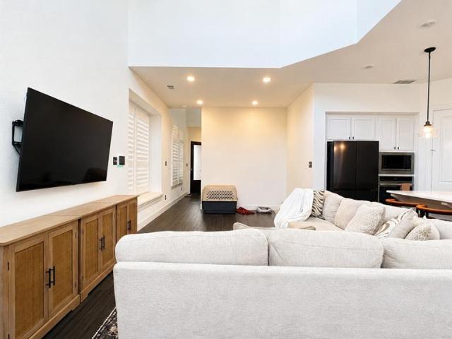1131 Queensdown Way