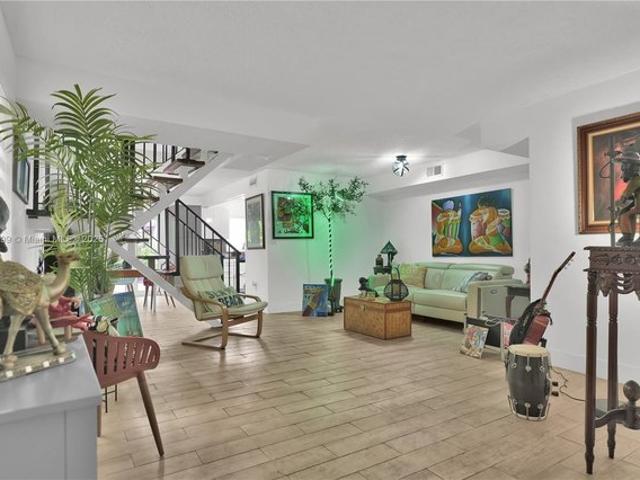 1131 SW 104th Ct, Miami, FL 33174