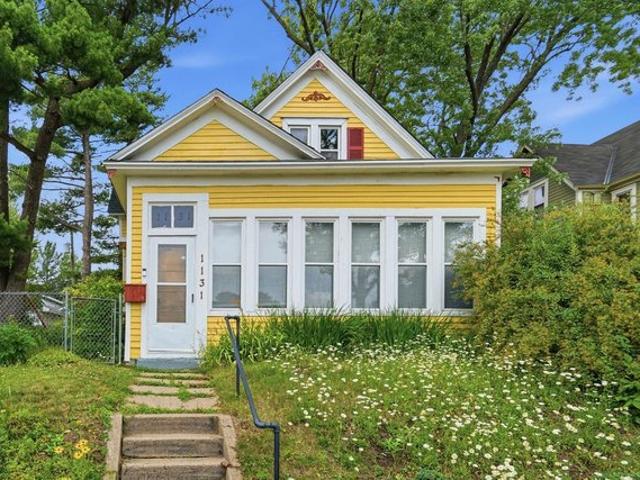 1131 Woodbridge St, Saint Paul, MN 55117