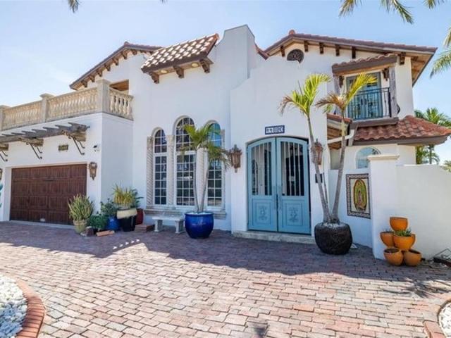 11320 6th St E, Treasure Island, FL 33706