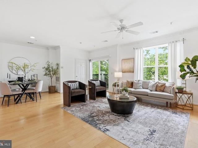 11321 Aristotle Dr Unit 3 303, Fairfax, VA 22030