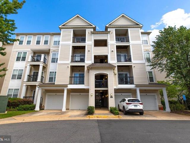 11321 Aristotle Dr Unit 3 303, Fairfax, VA 22030