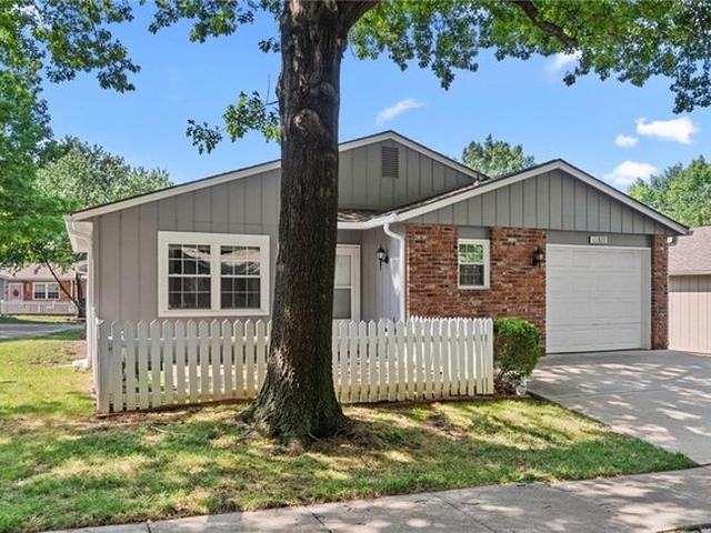 11327 W 77th Ter, Shawnee, KS 66214