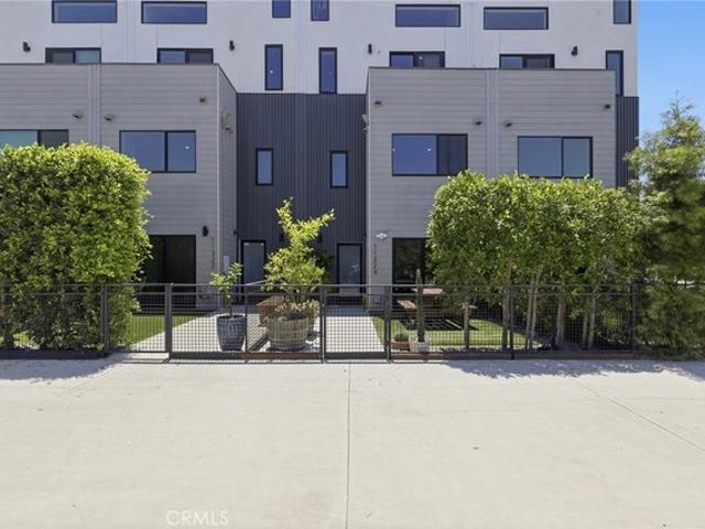 11324 Victory Blvd, North Hollywood, CA 91606