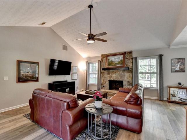 1132 OWEN Circle