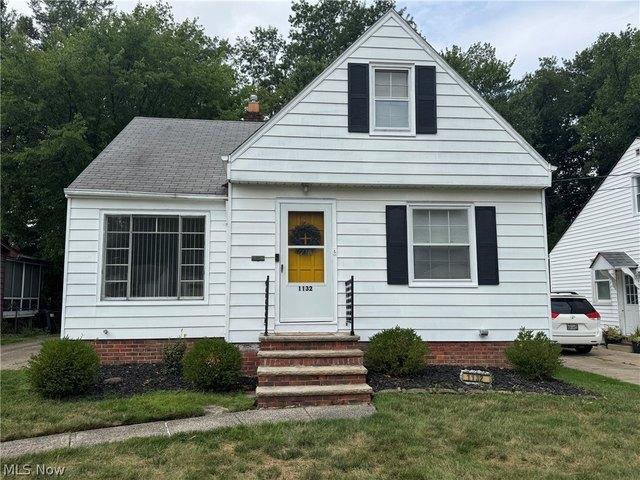 1132 Gordon Rd, Lyndhurst, OH 44124