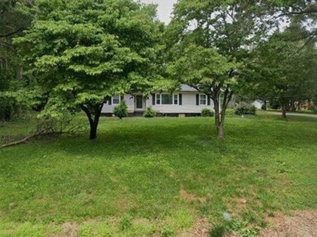 1132 Kennedy St, Yadkinville, NC 27055