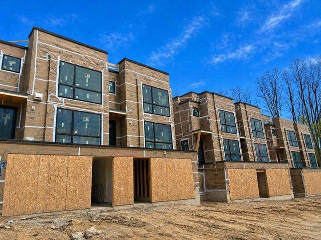 1132 Long Shore Dr Unit 2, Ann Arbor, MI 48105