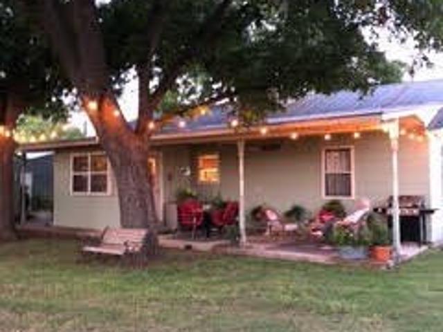 1132 Thiele Ln, Fredericksburg, TX 78624