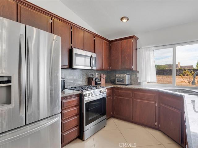 11334 Courtside St, Victorville, CA 92392 | MLS #IG26087 | Compass