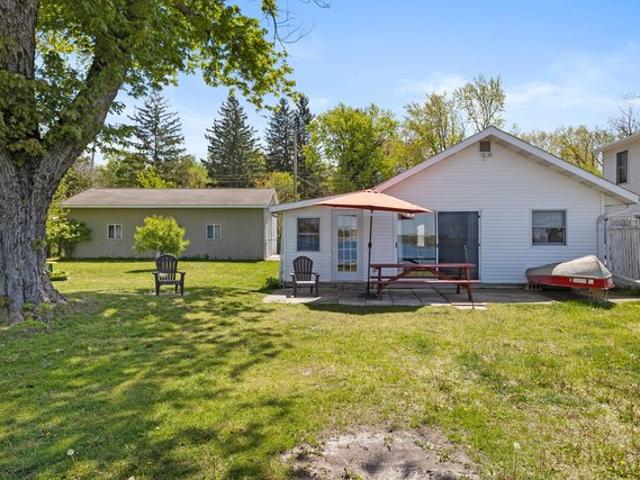 11334 E Shore Dr, Delton, MI 49046