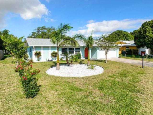 11338 Currie Ln, Largo, FL 33774