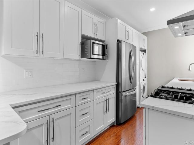 1133 Midland Avenue 6F