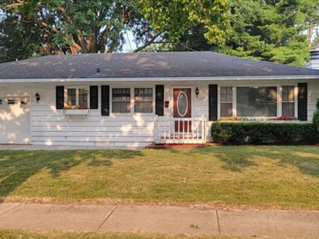 1133 N Claremont Dr, Janesville, WI 53545