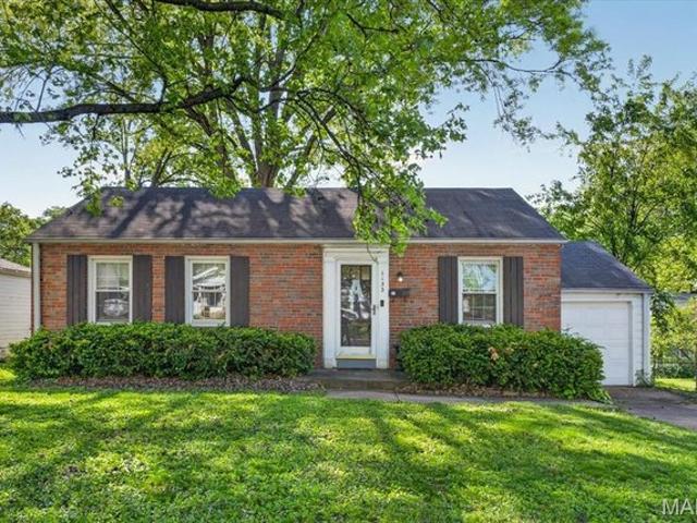 1133 N Geyer Rd, Kirkwood, MO 63122