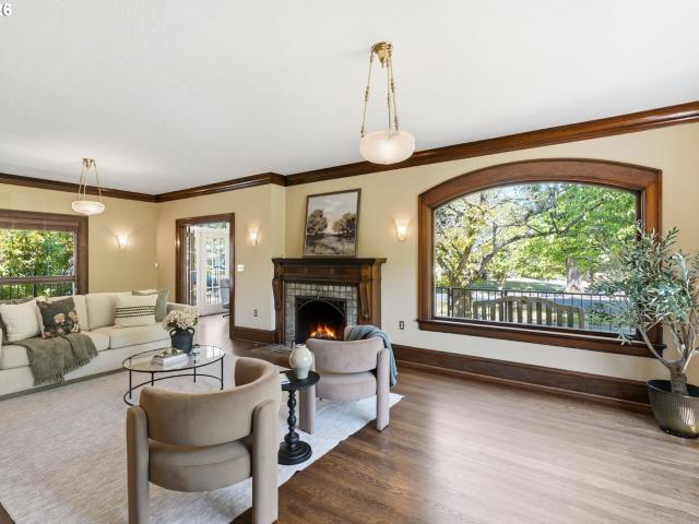 1133 NE 37TH AVE