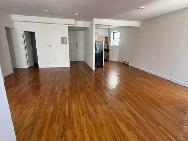 #1133 Big and bright 3 bed 1 bath apartment with H