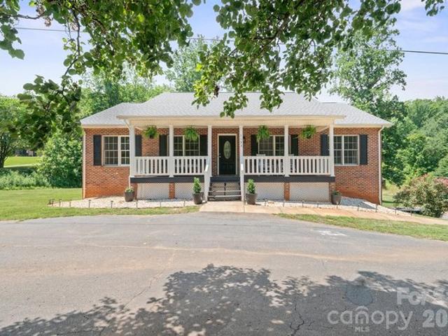 1133 Finger Bridge Rd, Hickory, NC 28602