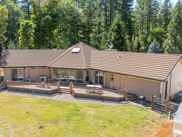 1133 Idlewild Dr, Cave Junction, OR 97523