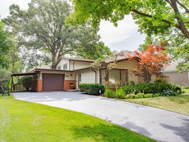 1133 Kenton Rd, Deerfield, IL 60015