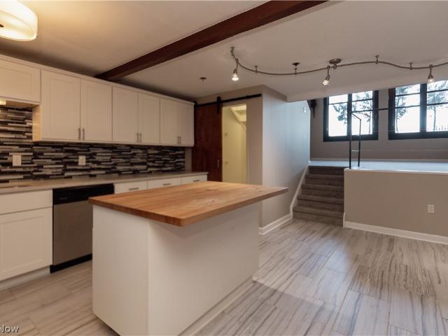 1133 W 9th Street 112
