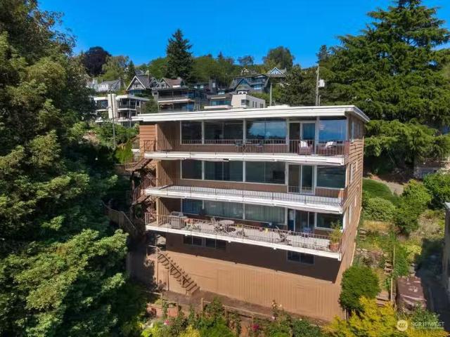 1133 9th Ave W, Seattle, WA 98119 MLS 2255500