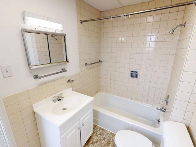 113 115 N 22nd Ave W Studio Apartment for Rent at 113 N 22nd Ave W, Duluth, MN 55806 West End