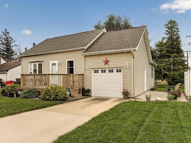 113 1st St SW, Dodge Center, MN 55927