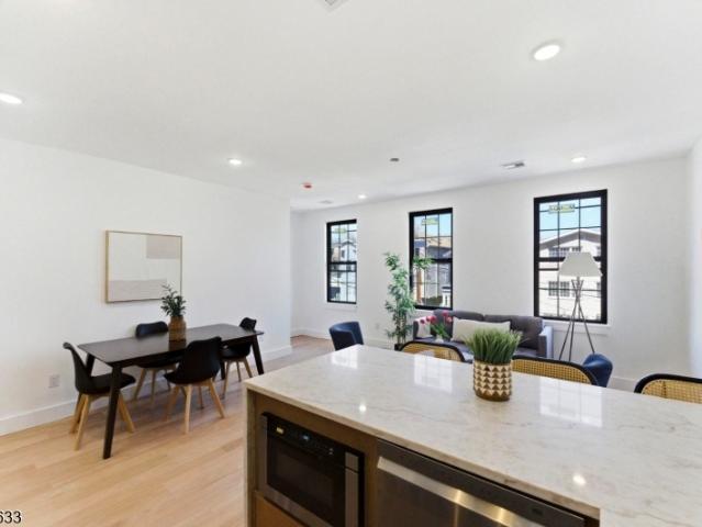 113.5 Oak St # 2