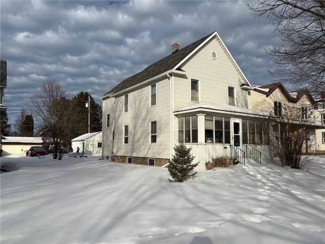 113 5th St S, Virginia, MN 55792