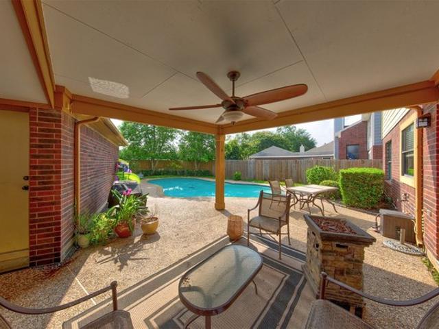113 Coral Bay Dr, League City, TX 77573