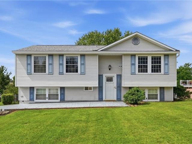 113 Cranbrooke Dr, Coraopolis, PA 15108