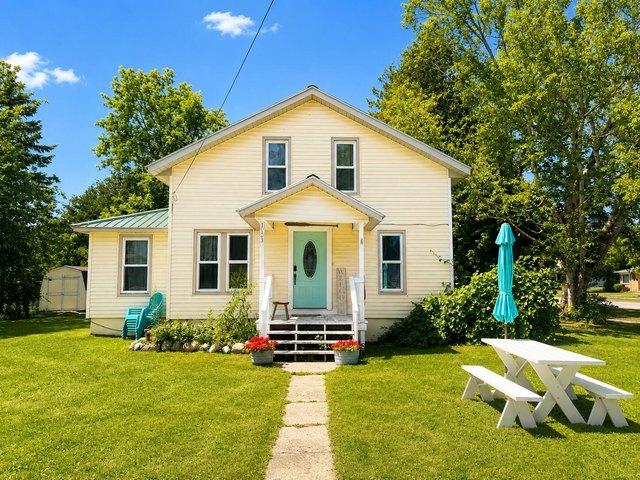 113 Ducharme St, Mackinaw City, MI 49701
