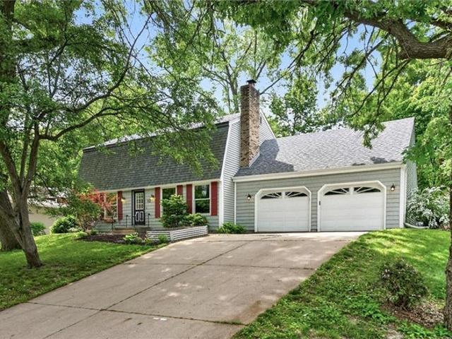 113 E 135th St, Burnsville, MN 55337