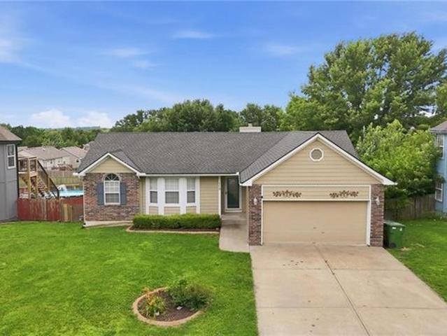 113 E Sierra Dr, Raymore, MO 64083