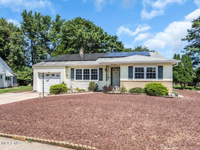 113 Edgewater Court
