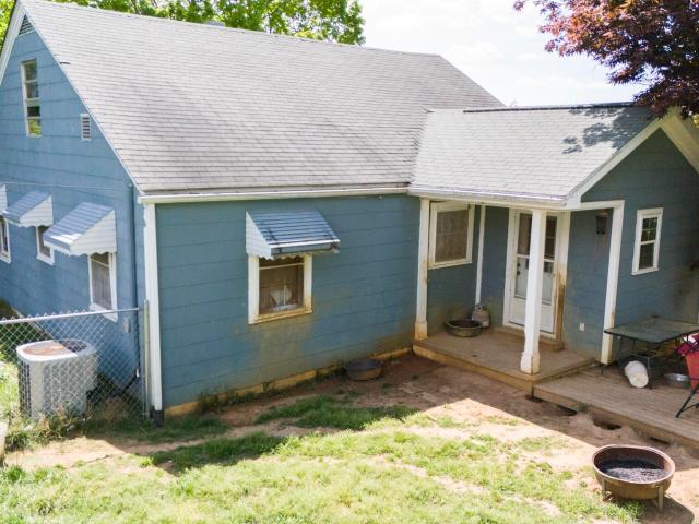 113 Ell Street