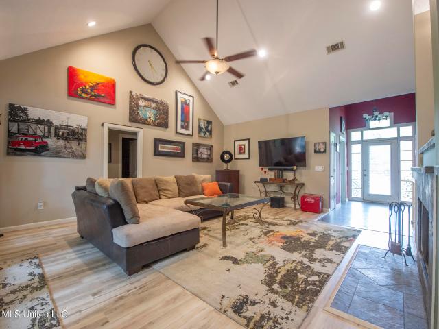 113 Kenbridge Lane