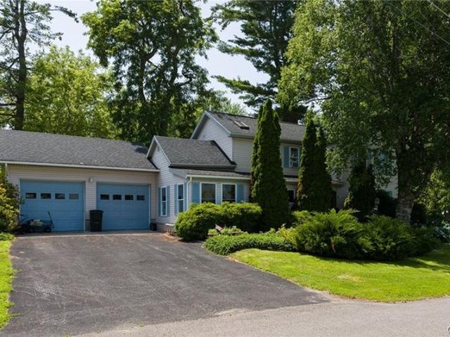 113 Hounsfield St, Sackets Harbor, NY 13685