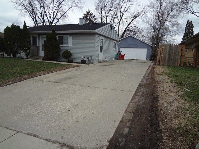 113 Hickory Dr, Carpentersville, IL 60110