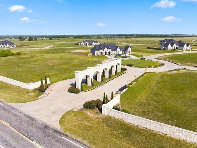 113 Iris St, Lorena, TX 76655