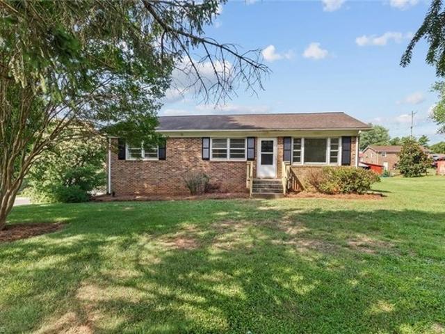 113 Jenny Ln, Pilot Mountain, NC 27041