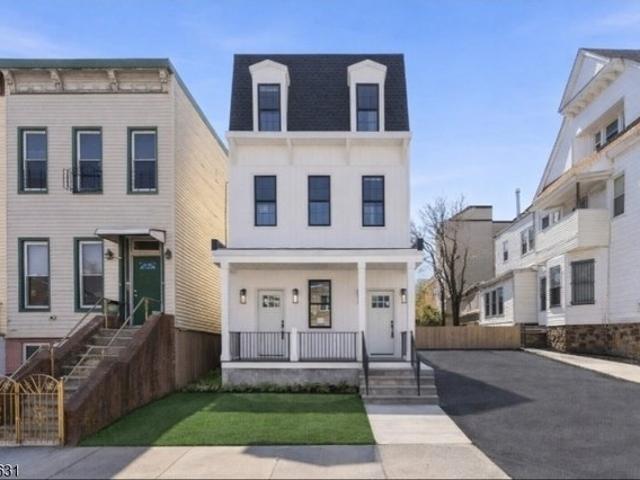 113 Oak St, Jersey City, NJ 07304